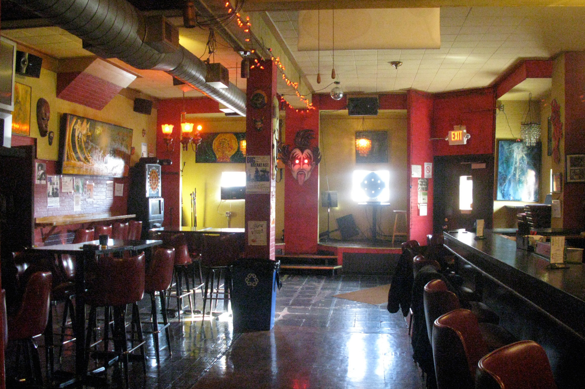 Lizard's Liquid Lounge | Bars in Irving Park, Chicago