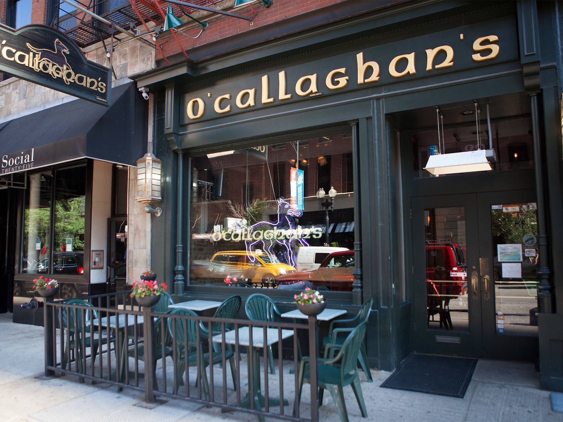 18 Best Irish Pubs & Bars in Chicago for Irish Beer and Whiskey