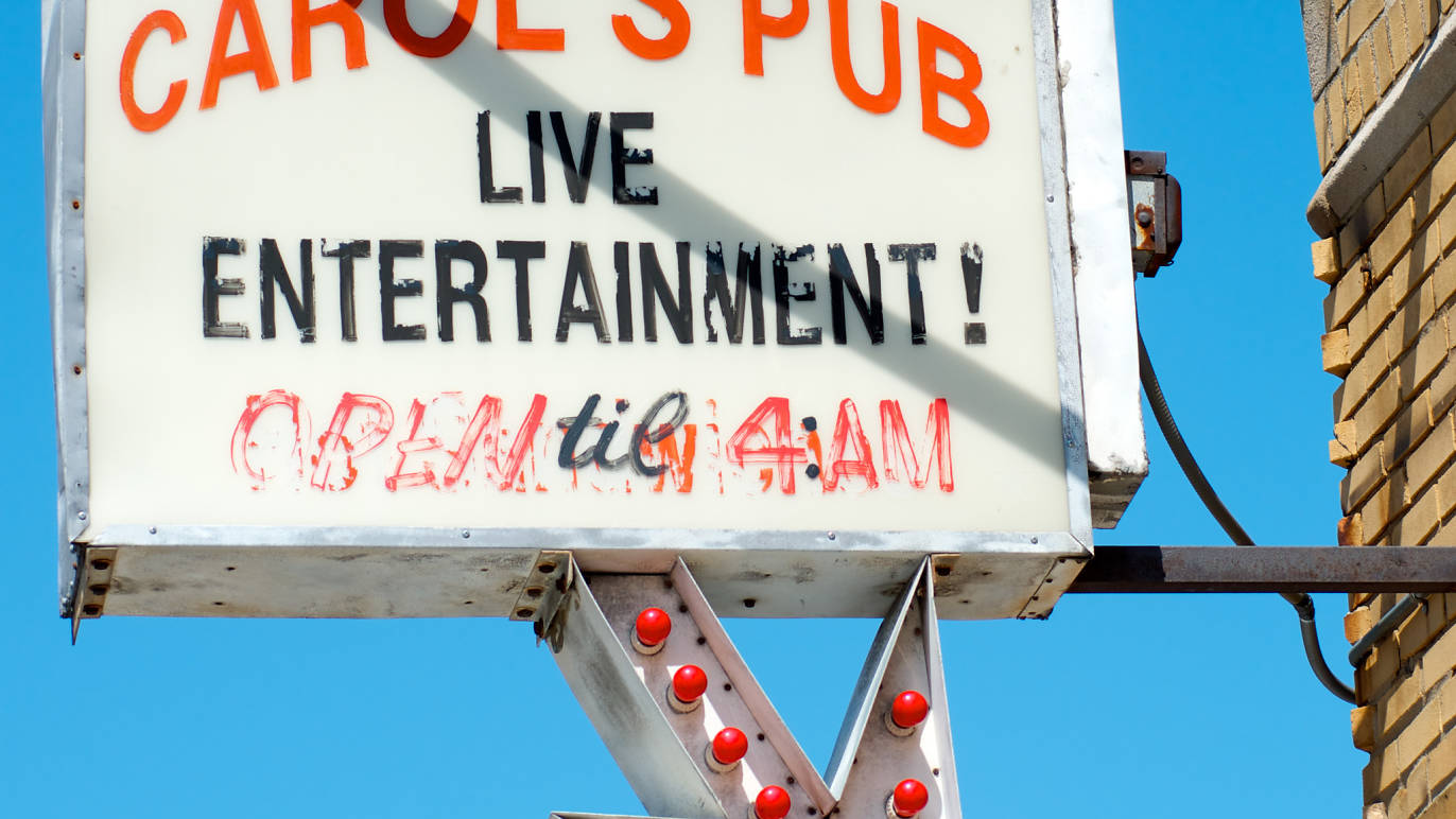 Best country bars in Chicago for beer, music and BBQ