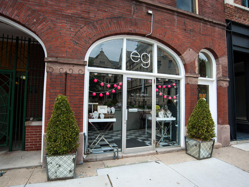 Jewelry stores in Chicago for engagement rings and earrings