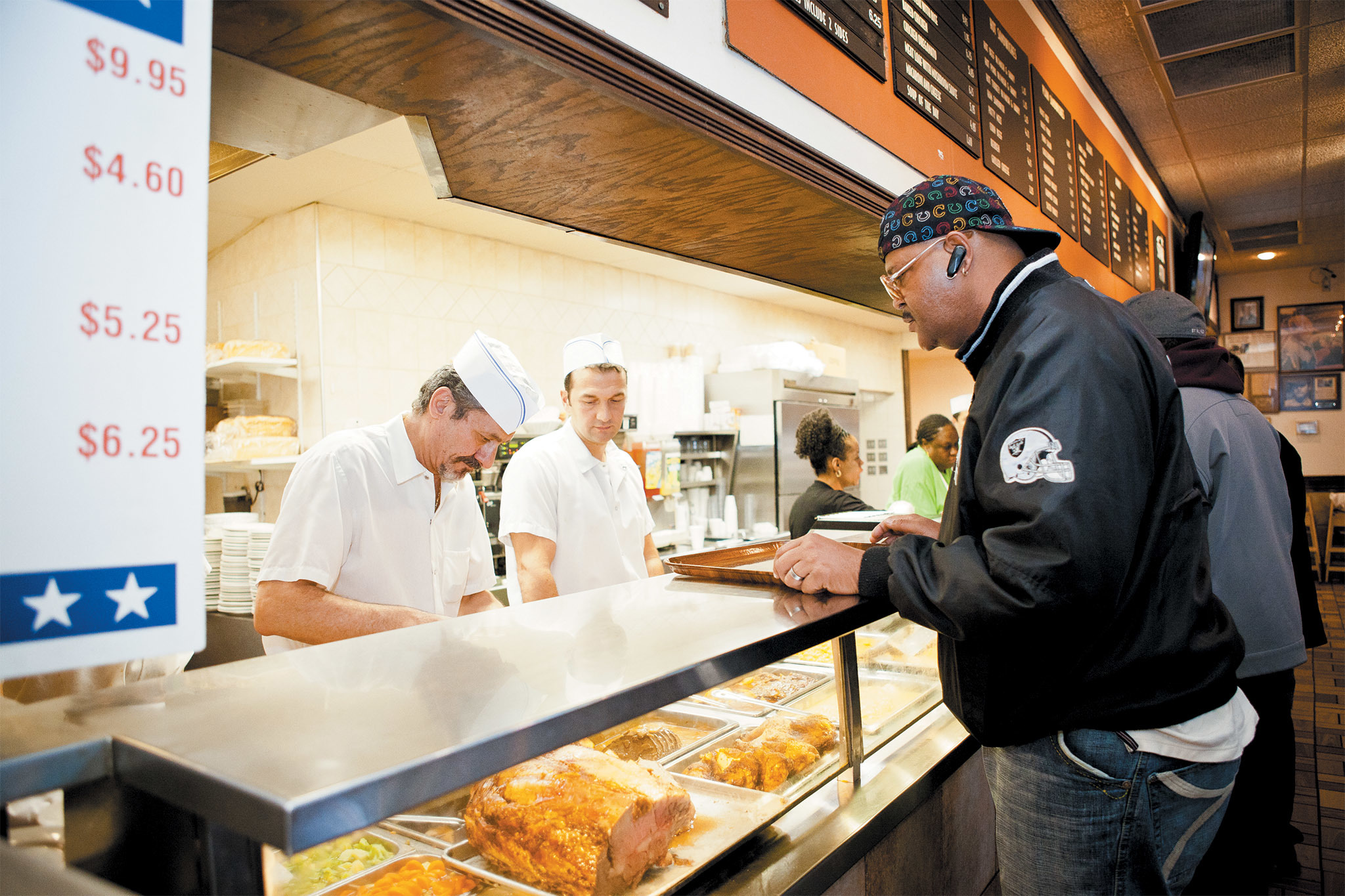 Valois Restaurant | Restaurants in Hyde Park, Chicago