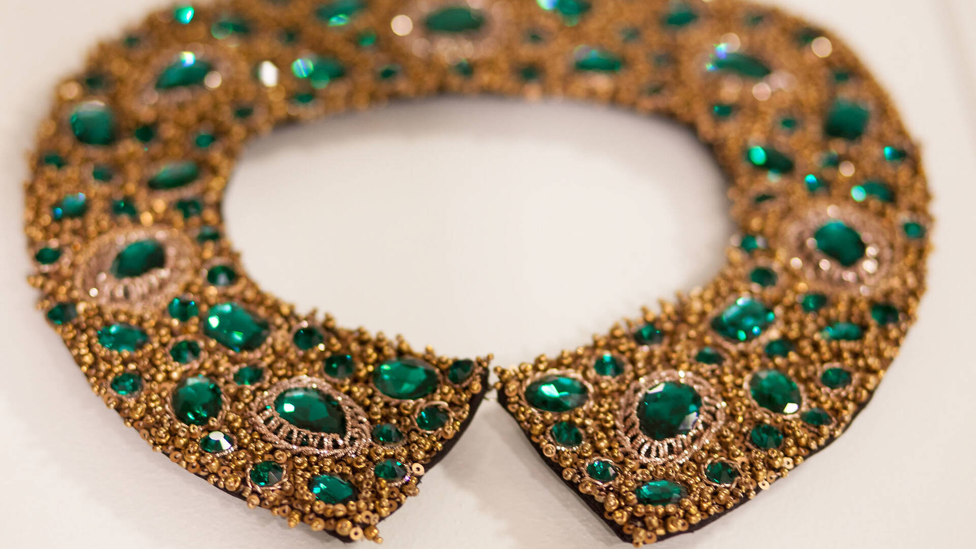 Azeeza | Shopping in Streeterville, Chicago