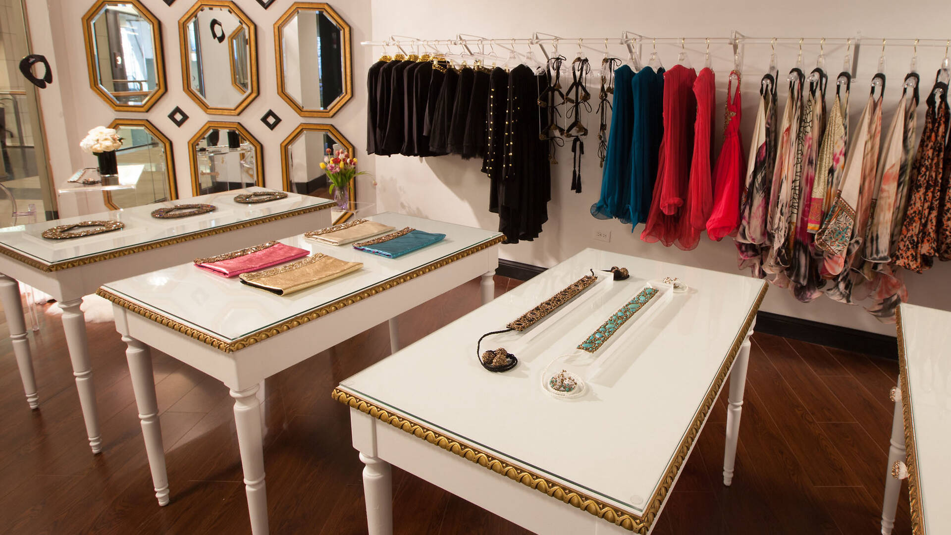 Azeeza | Shopping in Streeterville, Chicago