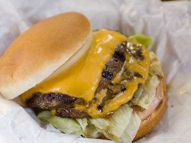 29 Best Burgers in Chicago to Sink Your Teeth Into