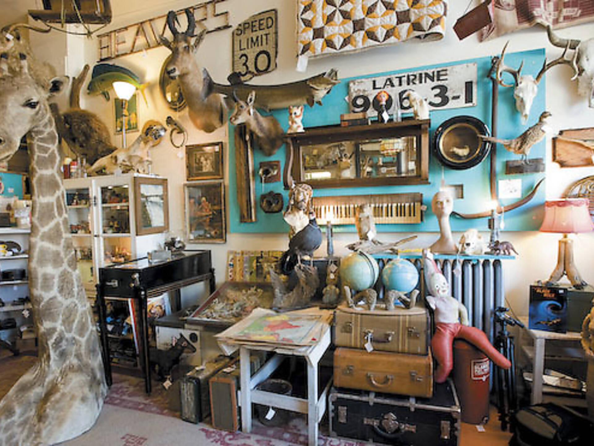 Best antique stores in Chicago