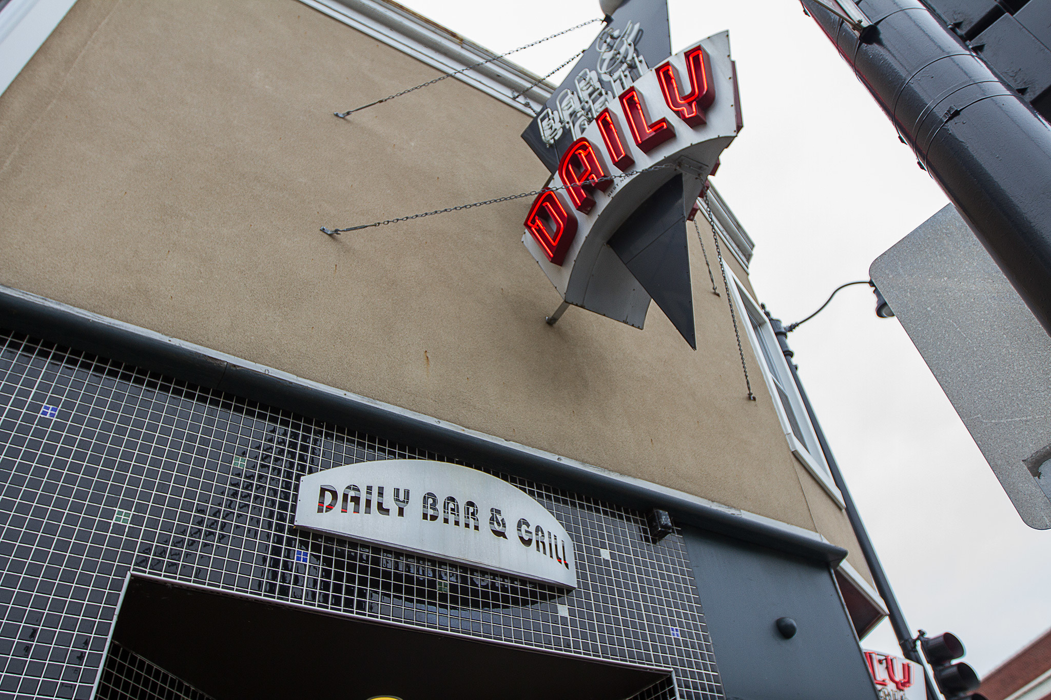 Daily Bar & Grill | Bars in Lincoln Square, Chicago
