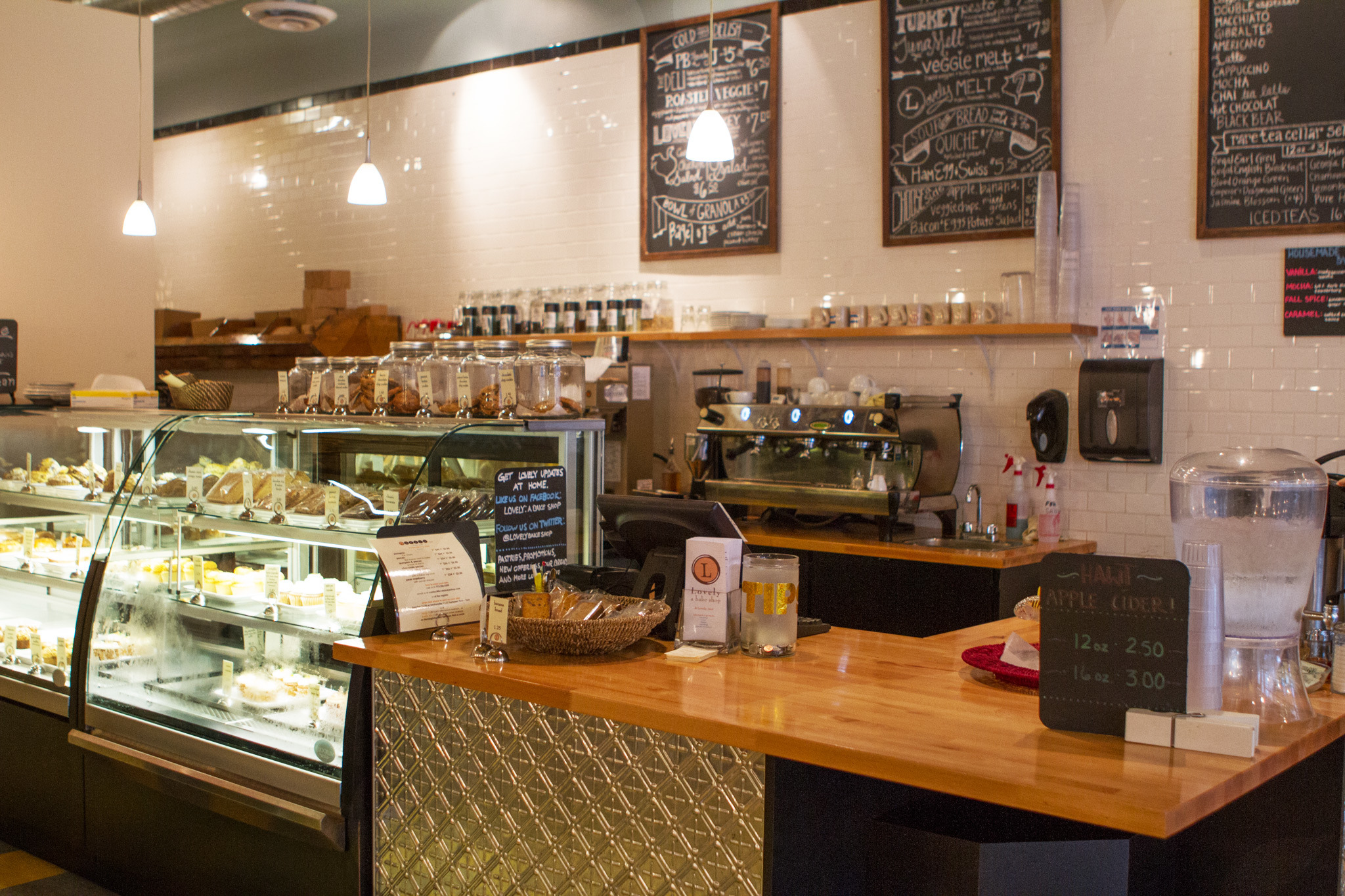 Lovely, Too: a bake shop | Restaurants in Edgewater, Chicago