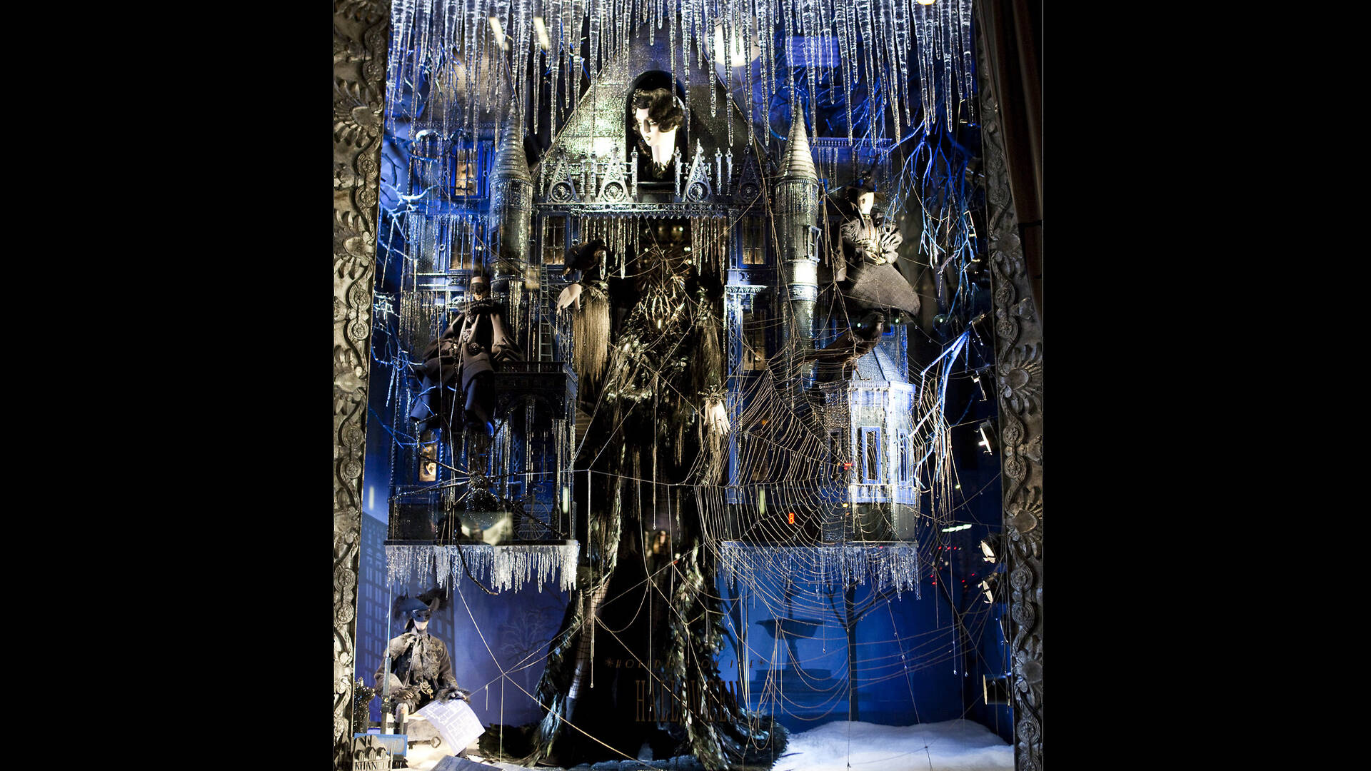 Bergdorf Goodman holiday windows | Things to do in New York