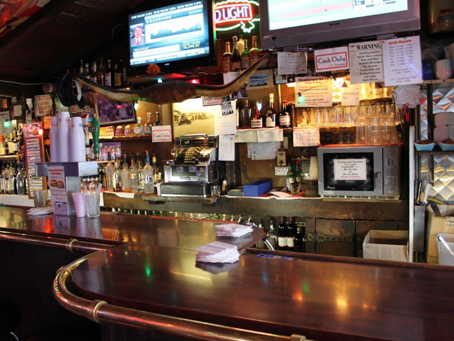 25 Best Dive Bars Los Angeles Has to Offer