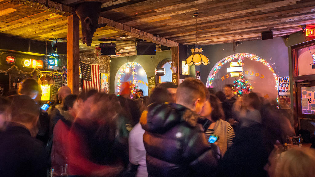 Best Hookup Bars in NYC to Meet People