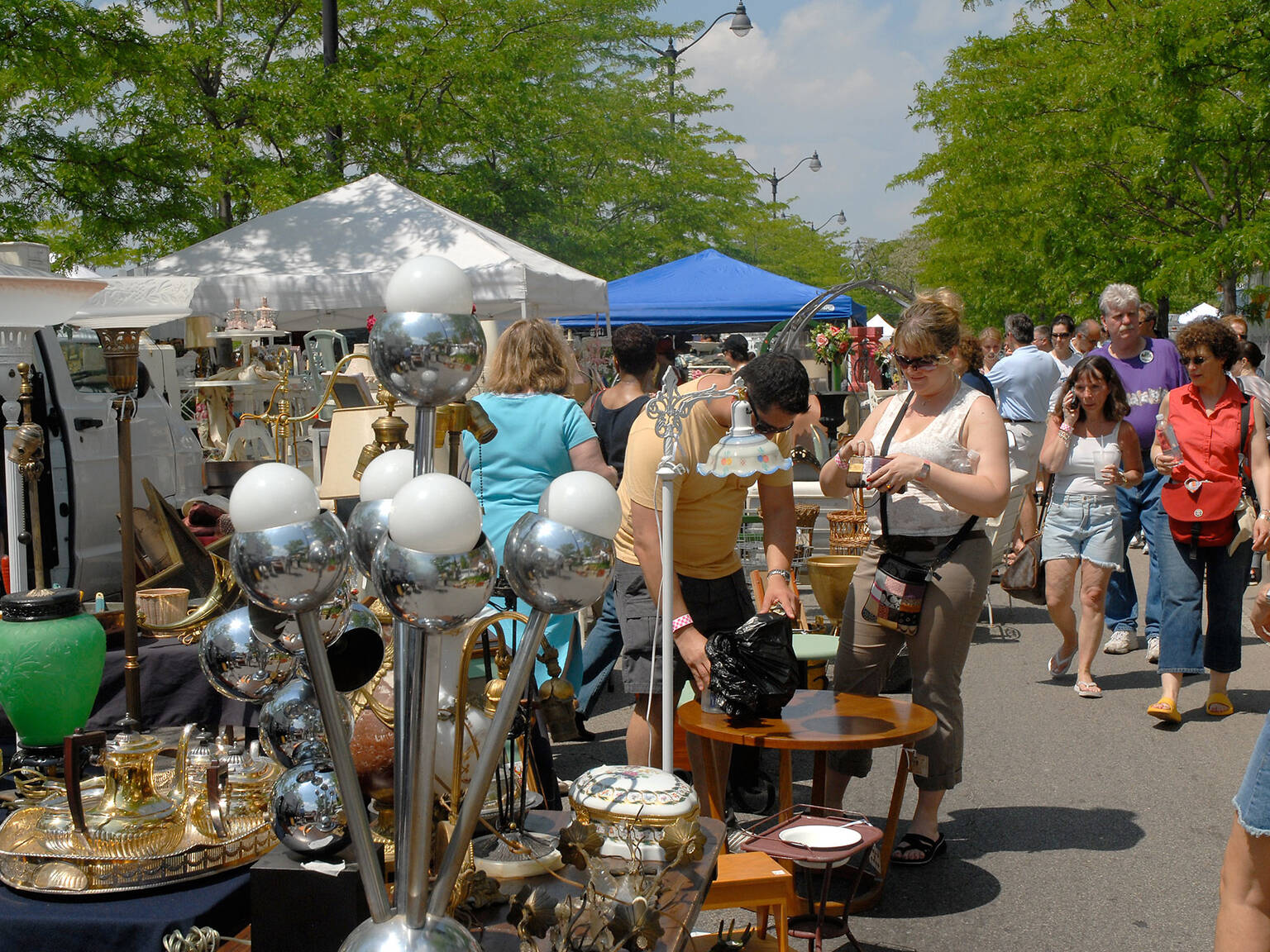 Best antique stores in Chicago