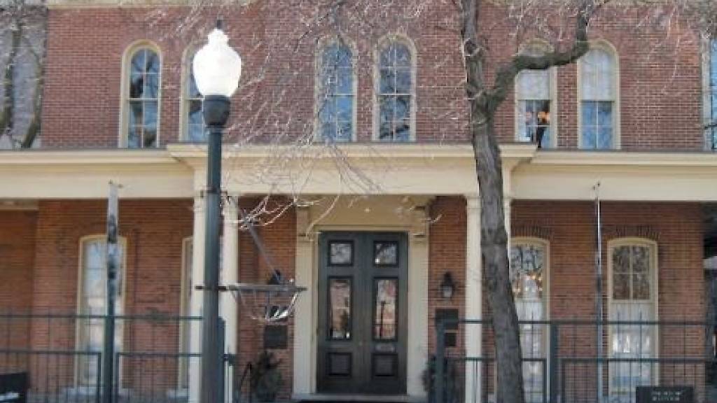 The ultimate guide to haunted tours in Chicago this Halloween