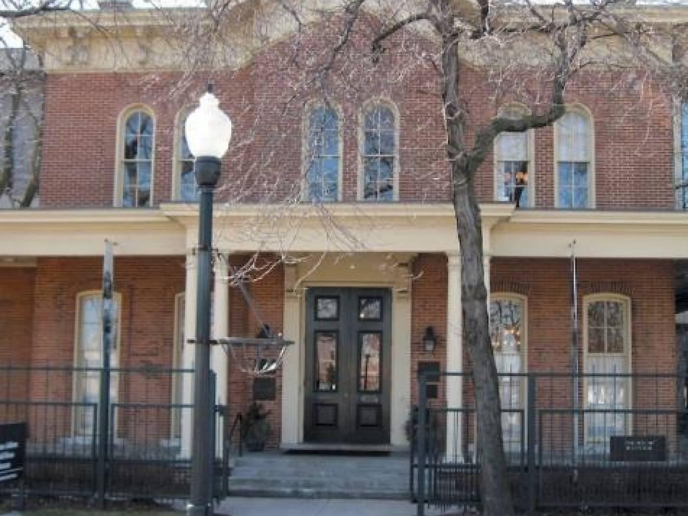 The ultimate guide to haunted tours in Chicago this Halloween