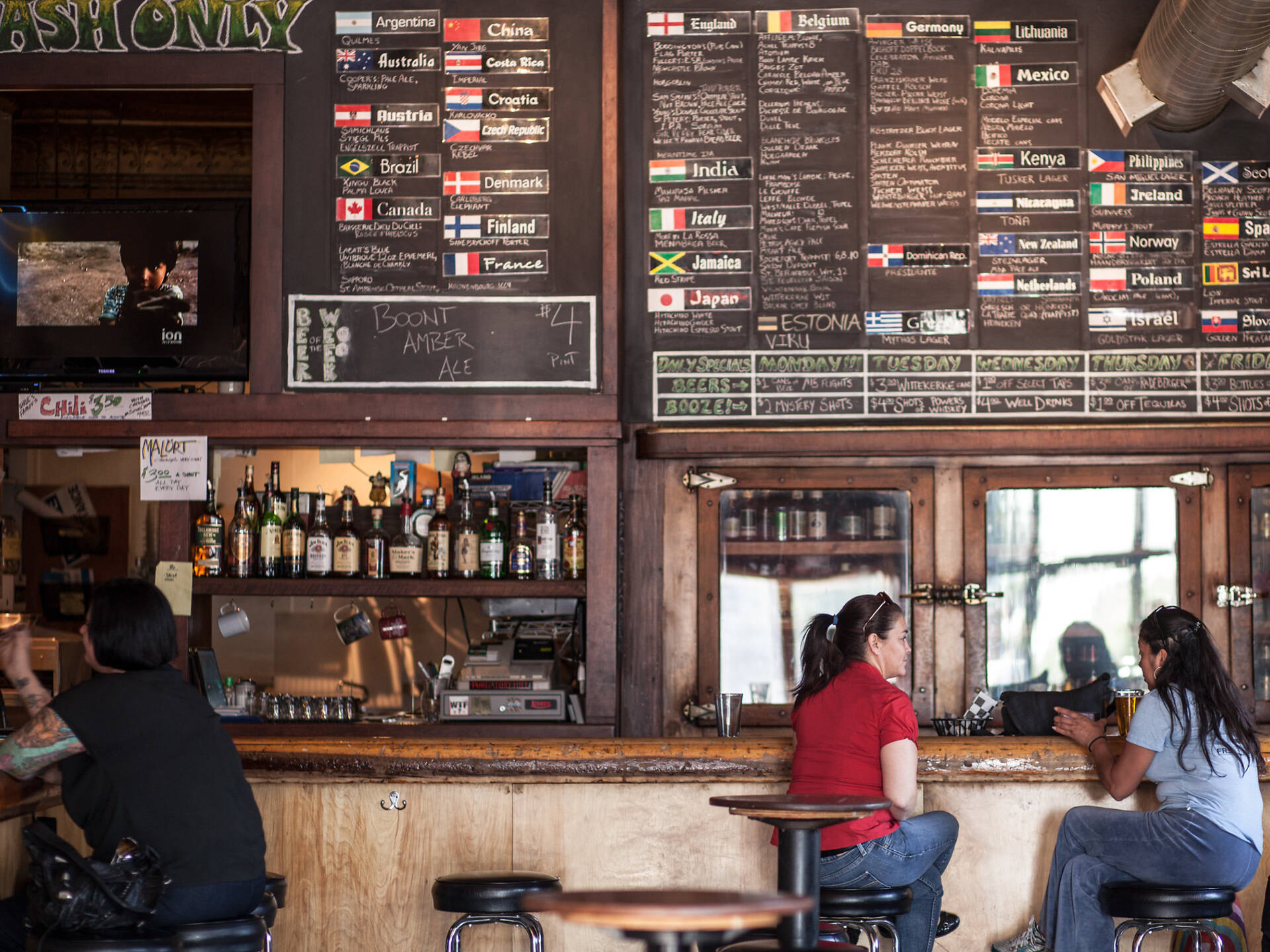 Where to find free food at Chicago bars and restaurants