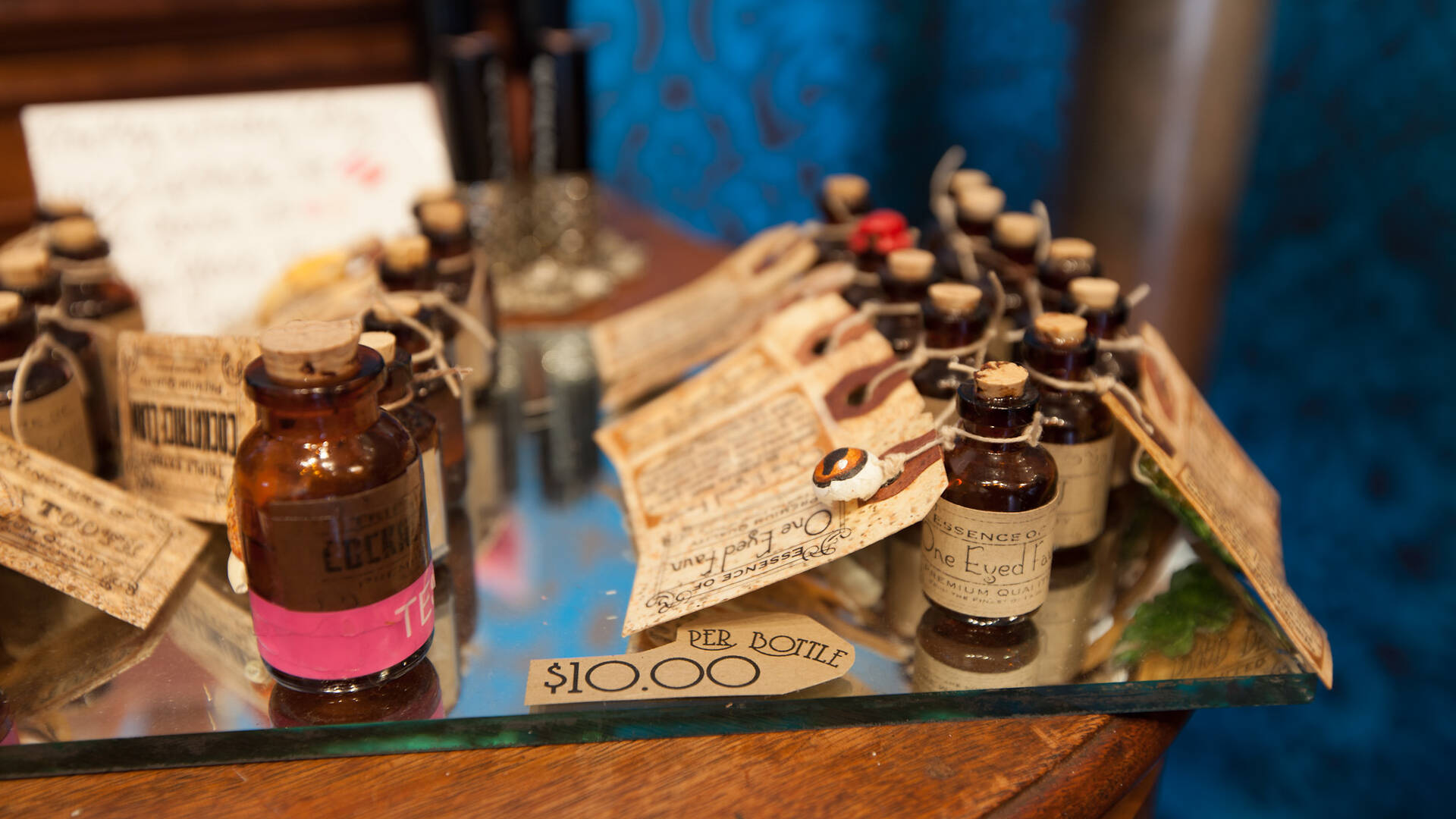 Sideshow Gallery | Shopping in Bucktown, Chicago