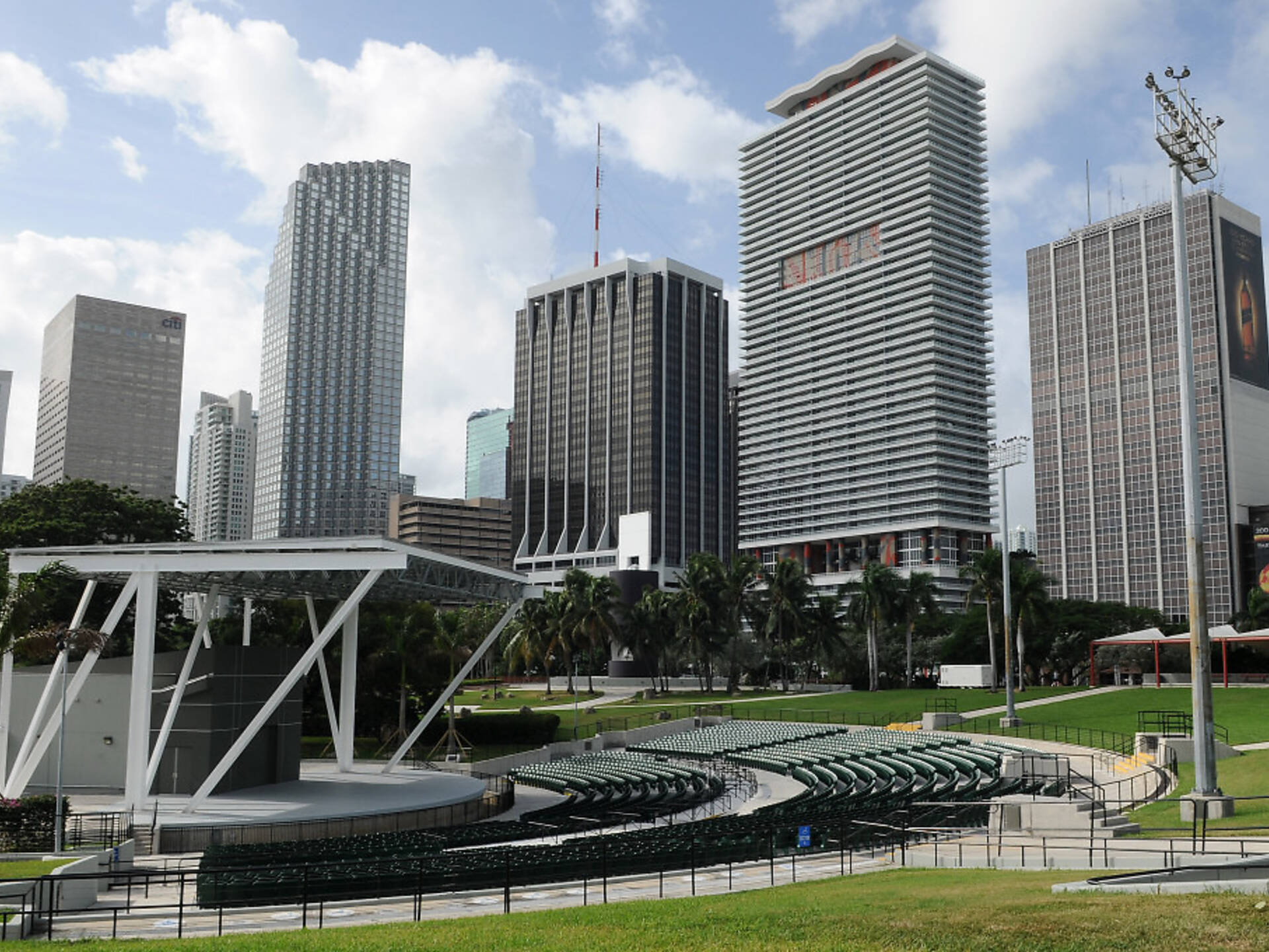 14 Best Live Music Venues in Miami for Rock Shows, Indie Beats and More