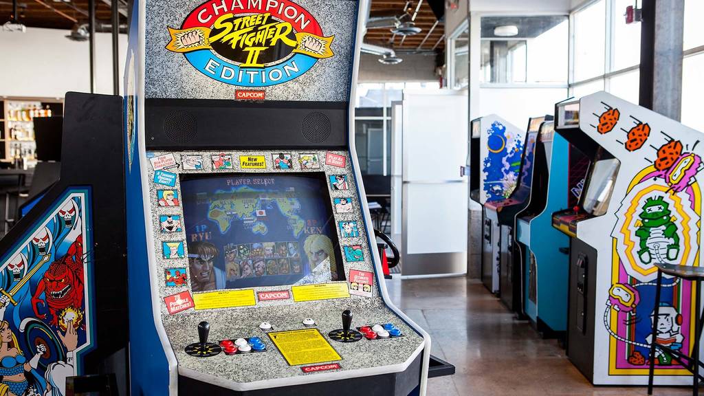 EightyTwo | Bars in Downtown Arts District, Los Angeles