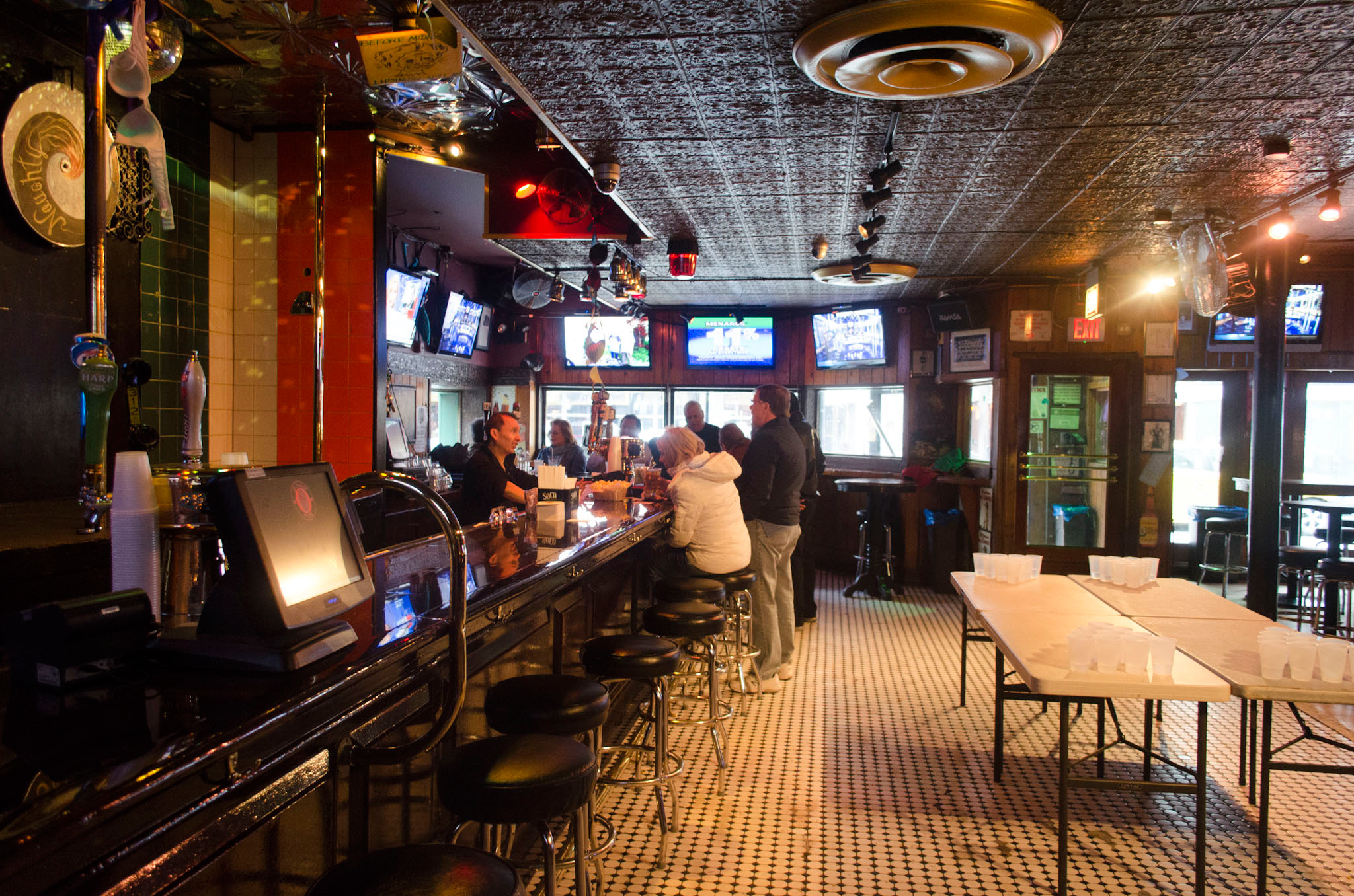 She-nannigan's House of Beer | Bars in Gold Coast, Chicago