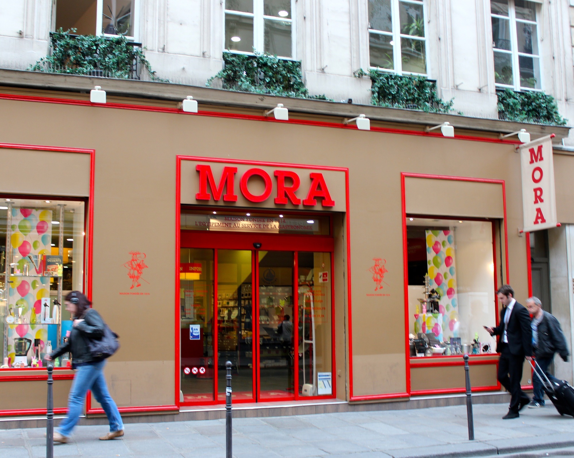 Mora | Shopping in Les Halles, Paris