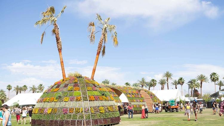 Coachella 2014, Weekend 1, Saturday: Band photos and crowd shots (SLIDE ...