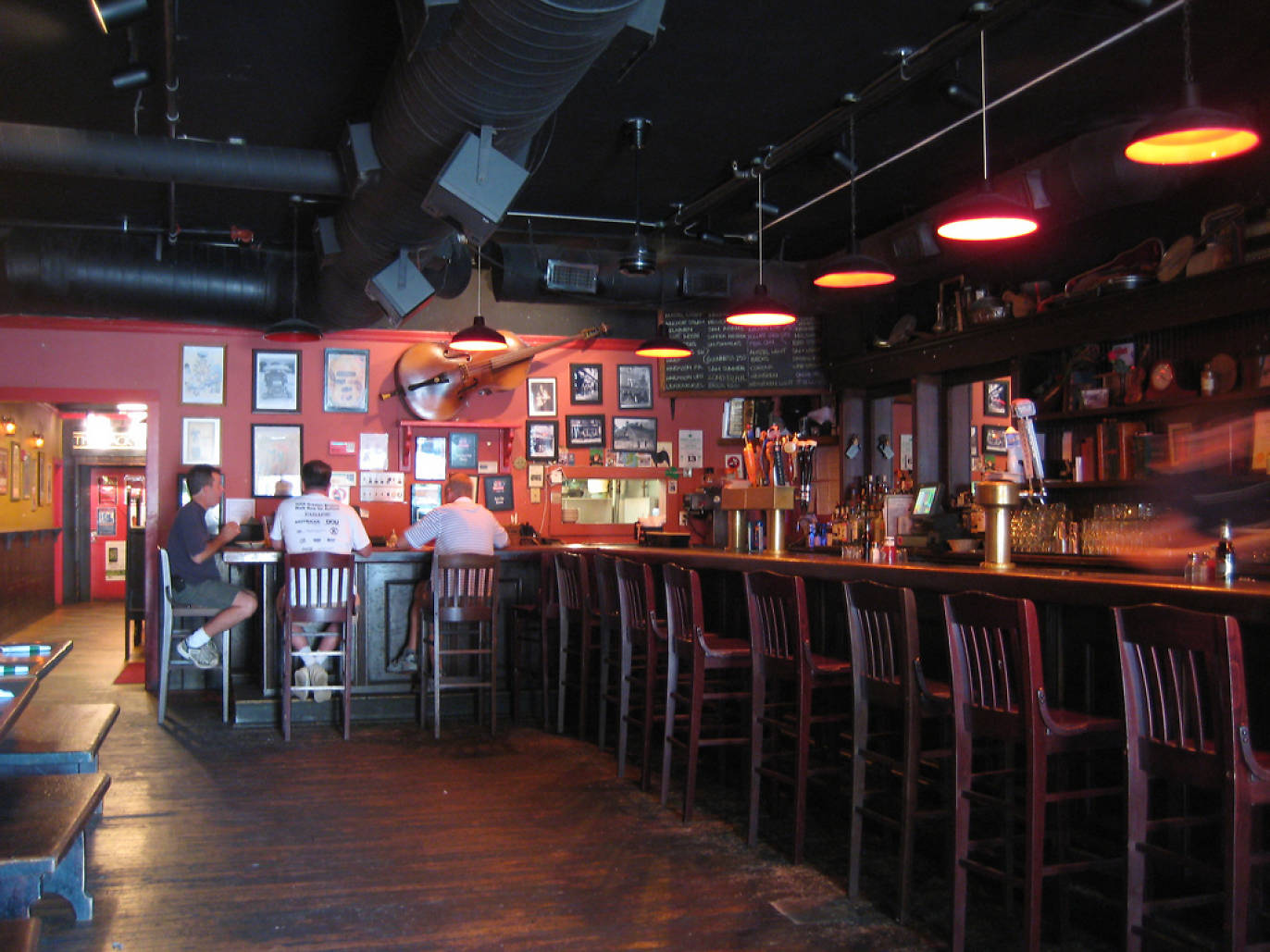 12 Best Irish Pubs in Boston For a Pint and Live Music