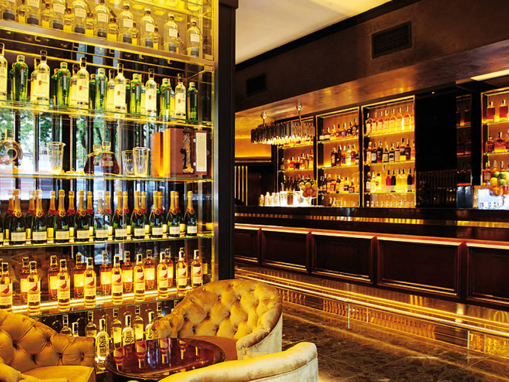 17 Best Cocktail Bars in Barcelona