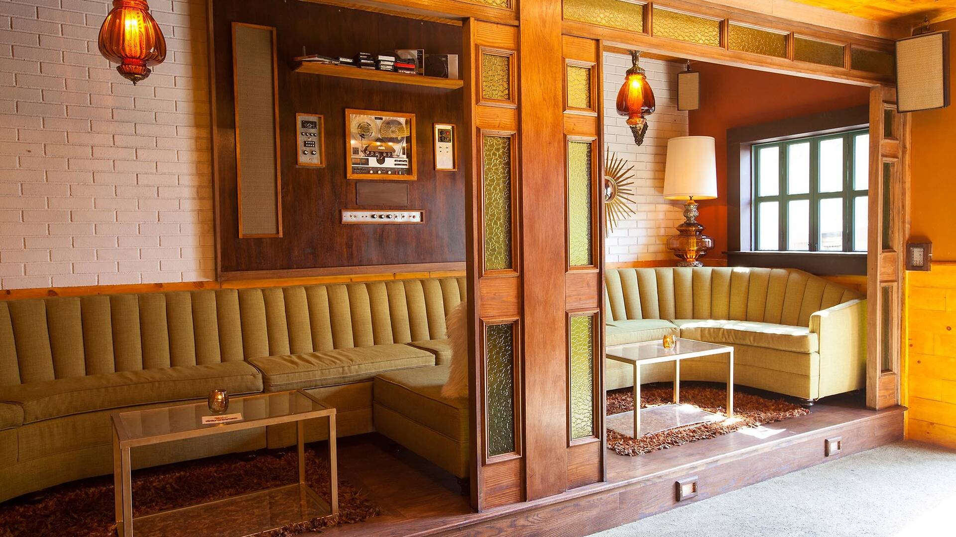 Good Times at Davey Wayne's | Bars in Hollywood, Los Angeles