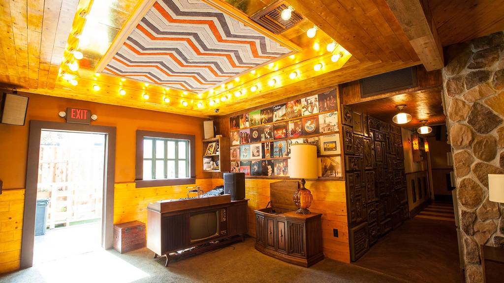 Good Times at Davey Wayne's | Bars in Hollywood, Los Angeles