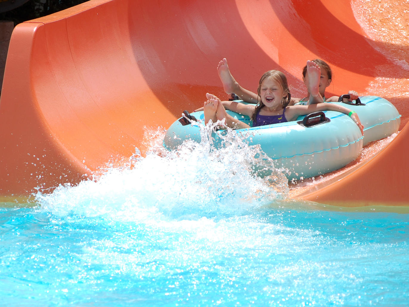 Water parks near Chicago for waterslides and zero-depth pools