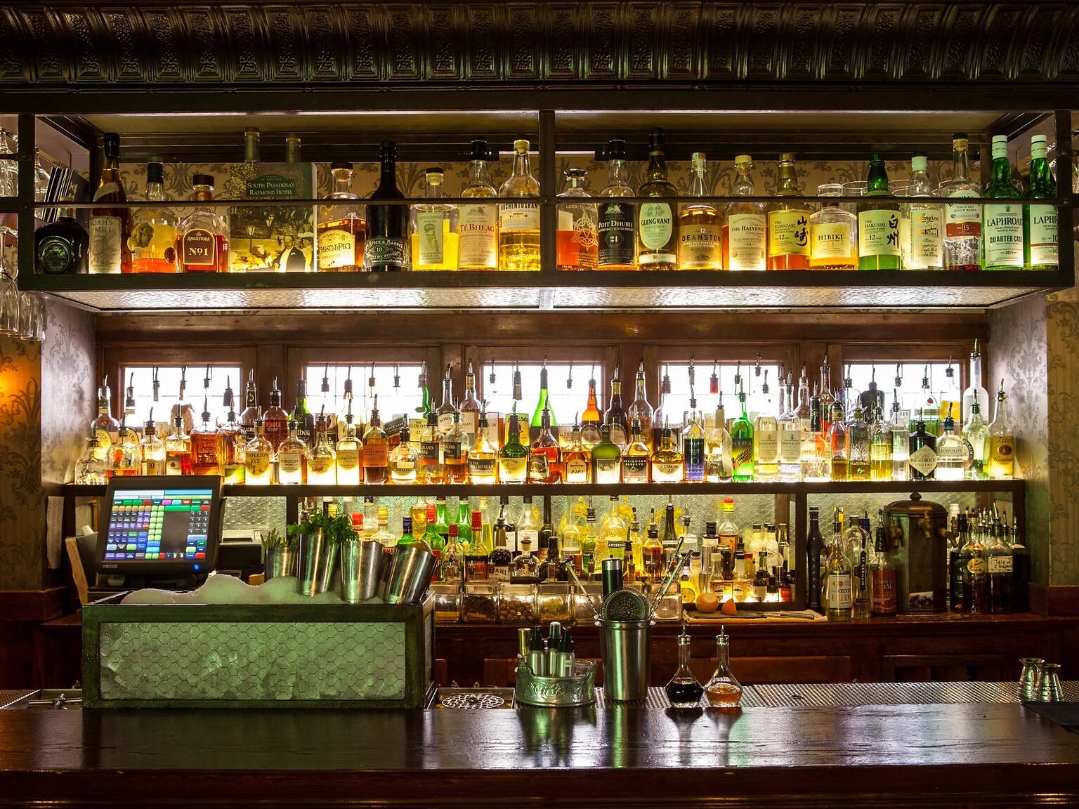 22 Best Cocktail Bars in Los Angeles For Amazing Drinks