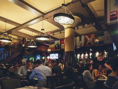 12 Best Irish Pubs in Boston For a Pint and Live Music