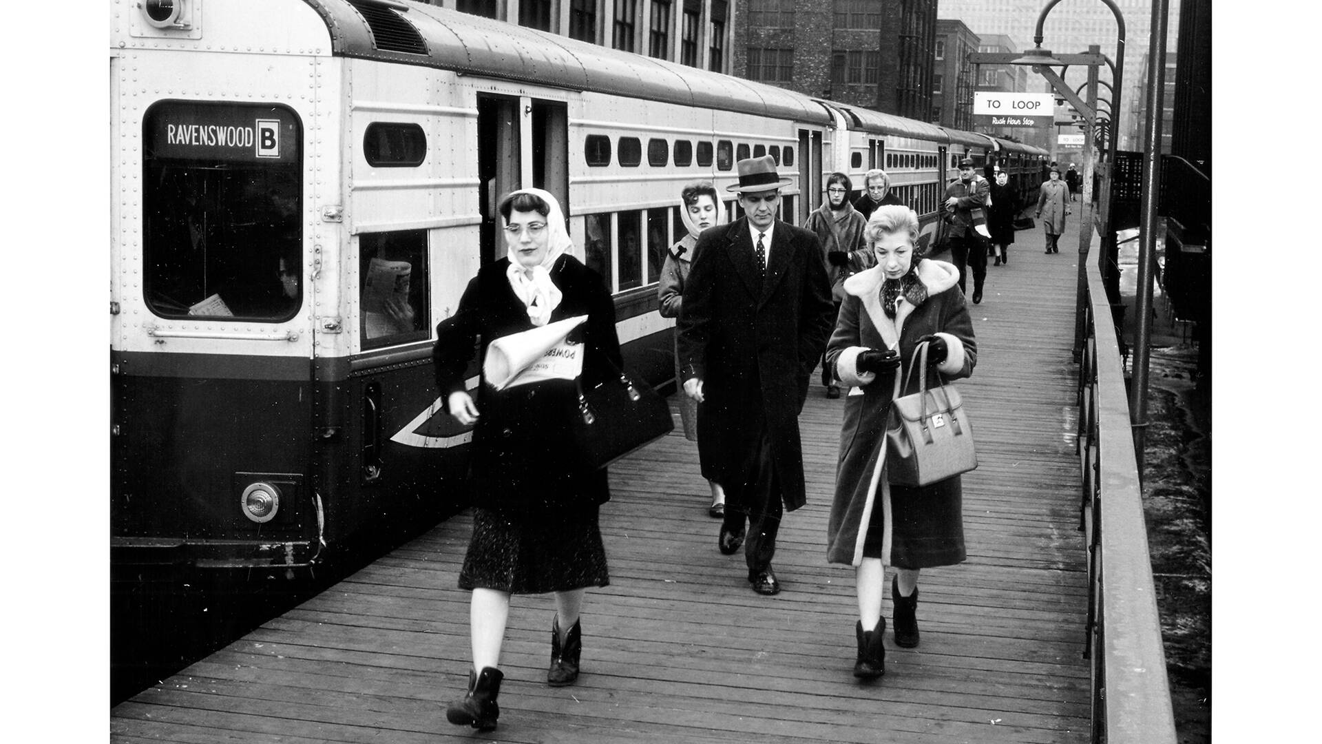 Vintage photographs of Chicago "L" trains and buses - slideshow