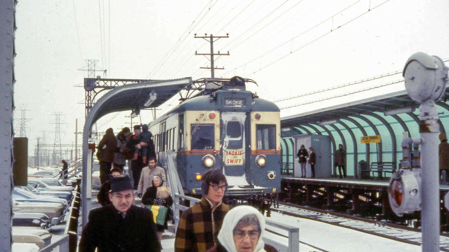 Vintage photographs of Chicago "L" trains and buses - slideshow