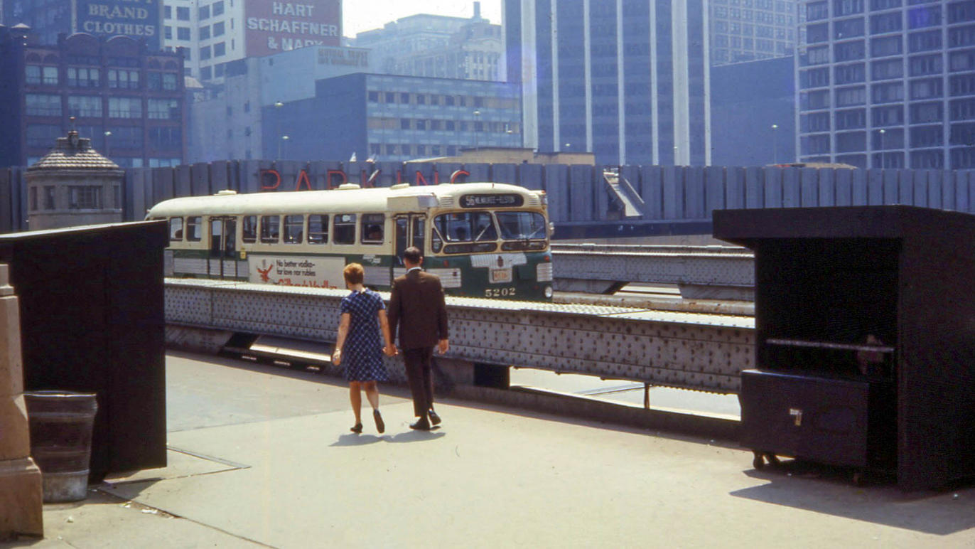 Vintage photographs of Chicago "L" trains and buses - slideshow