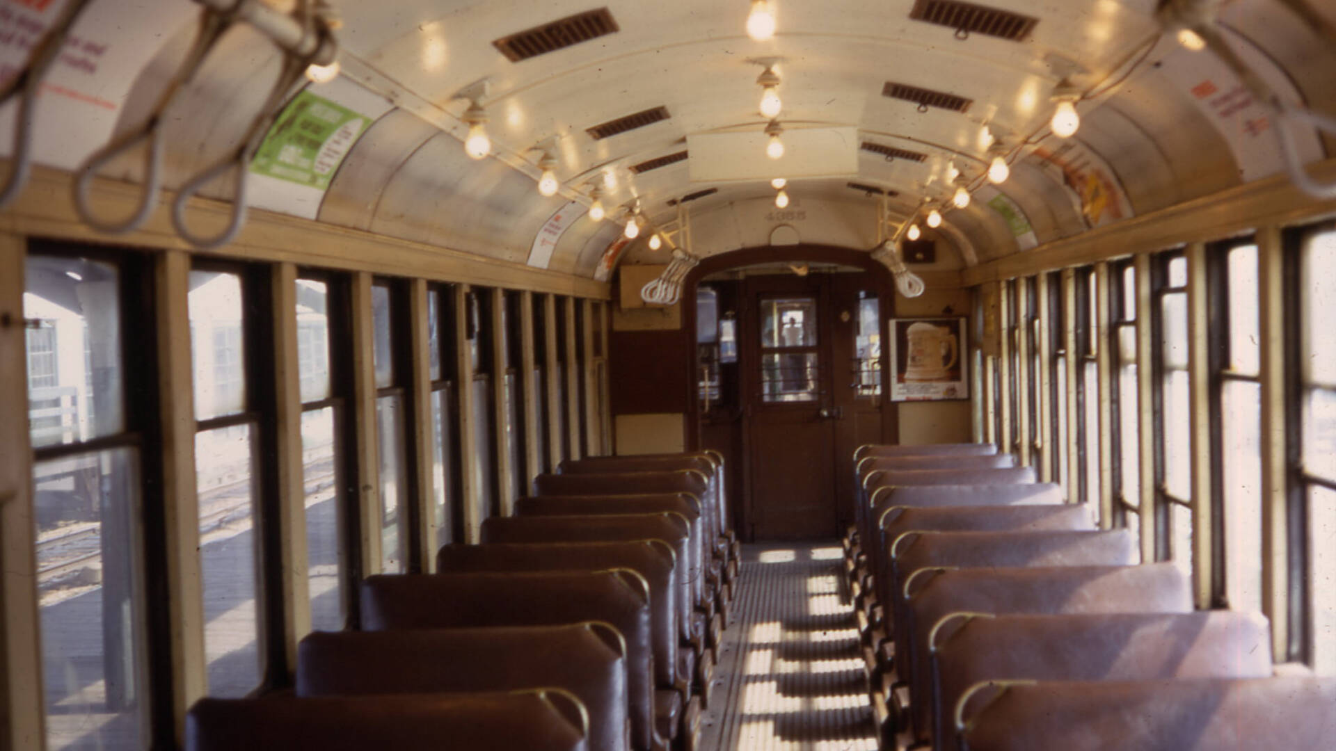 Vintage photographs of Chicago "L" trains and buses - slideshow