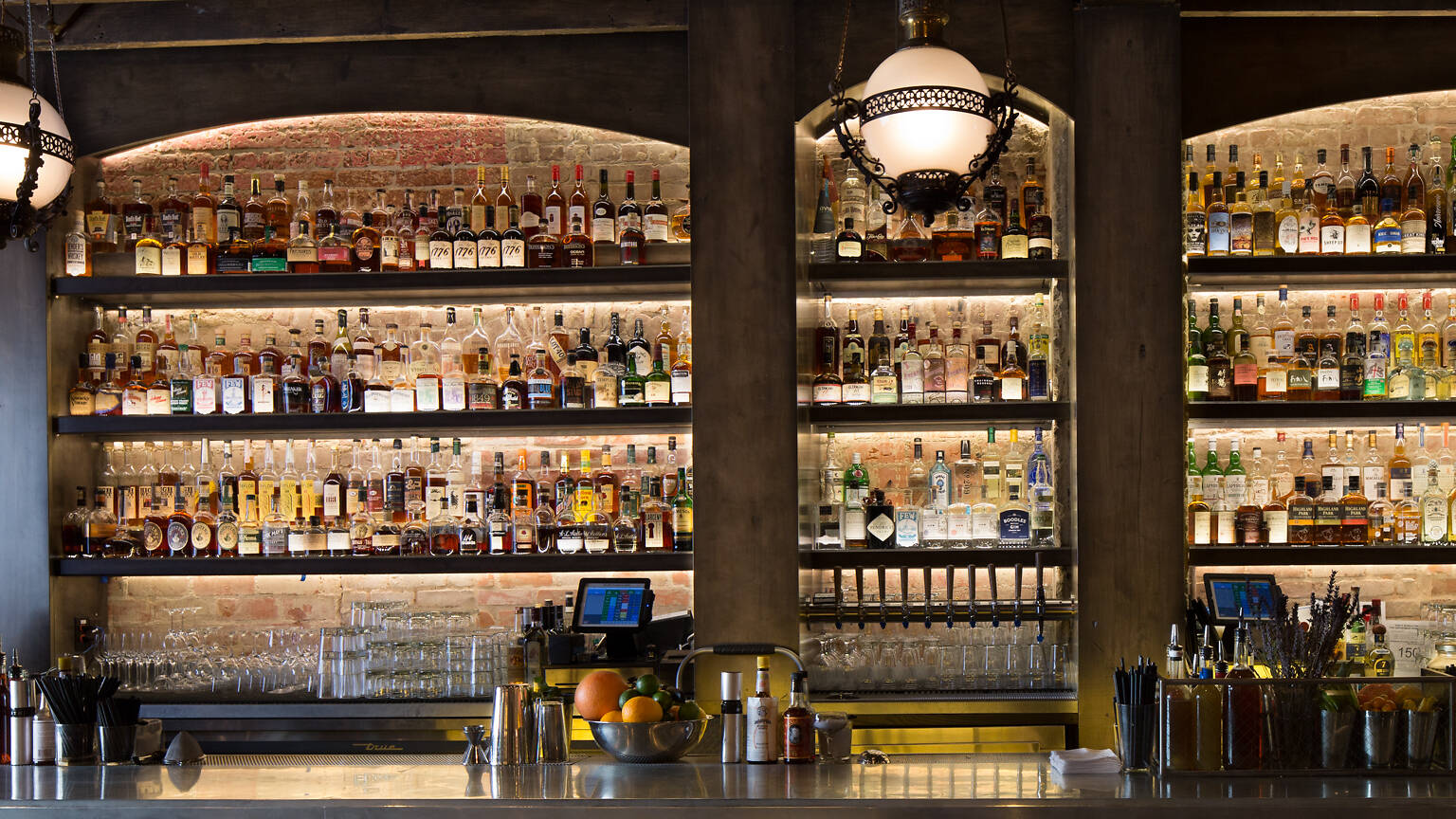 Best Clubs Los Angeles Has to Offer for Grooves and Booze