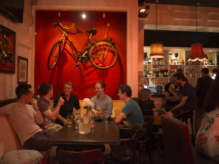 9 Best Pubs In Chelsea For A Fancy Pint And Pub Grub