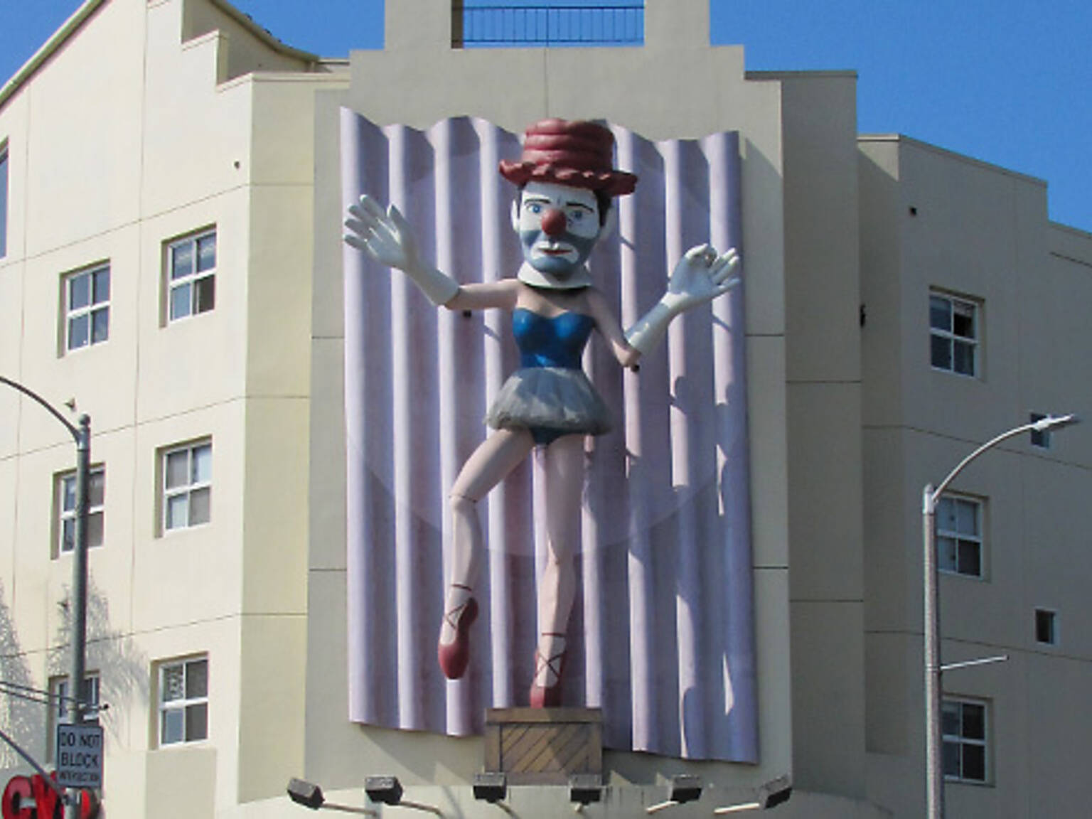 9 of LA’s most bizarre roadside landmarks explained