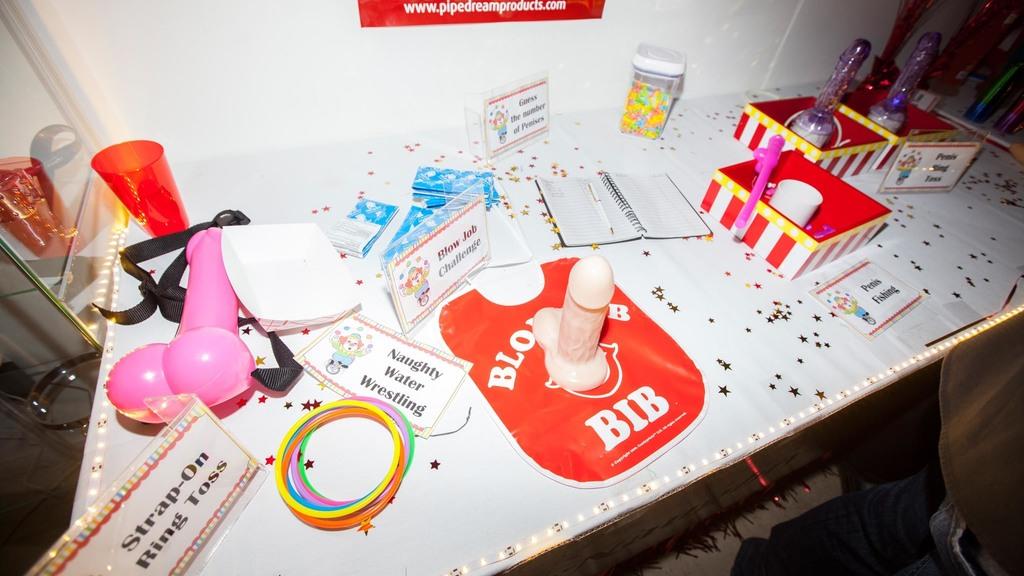 Sienna Sinclaire's Naughty Circus (NSFW slide show)