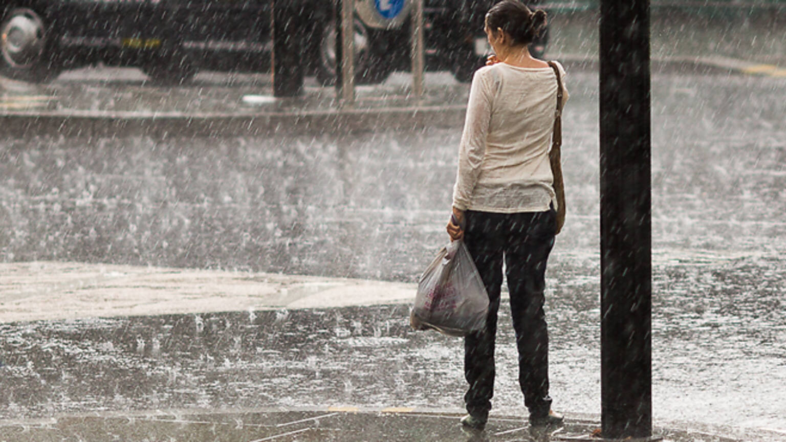 42 glittering photos of London in the rain