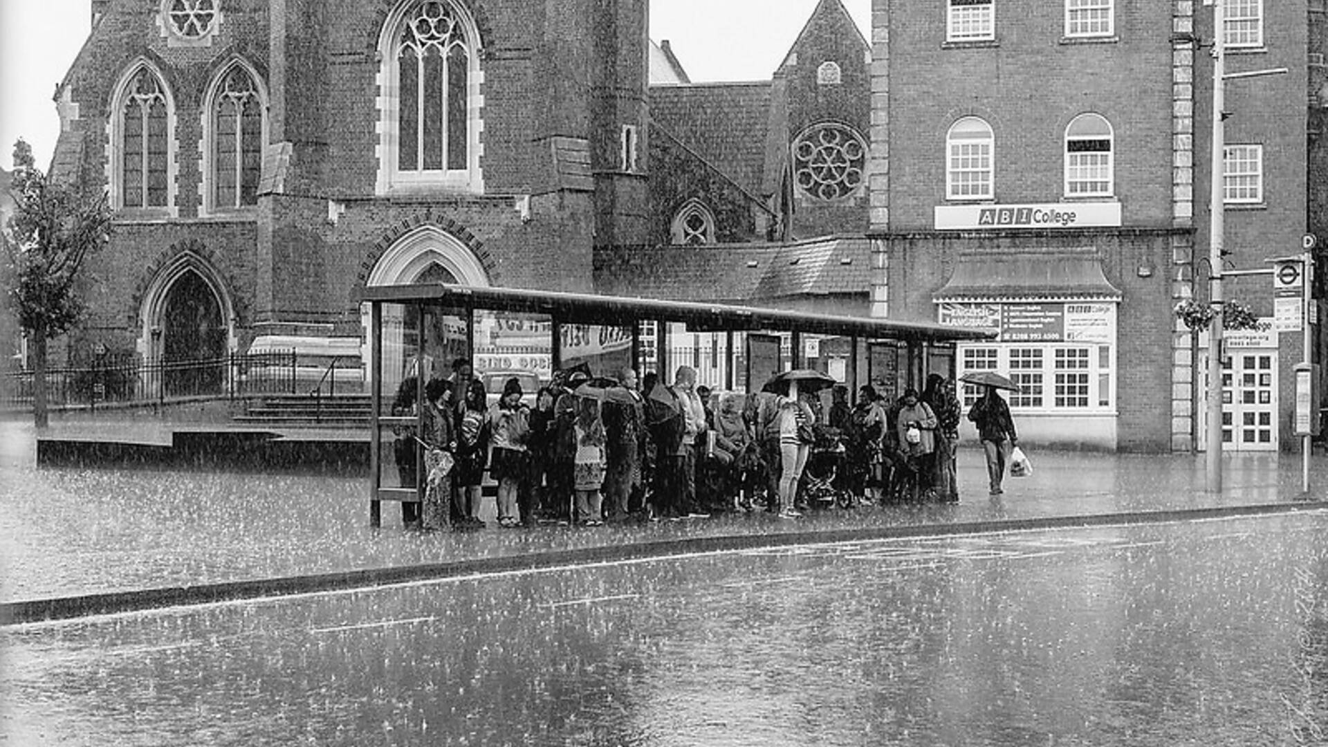 42 glittering photos of London in the rain