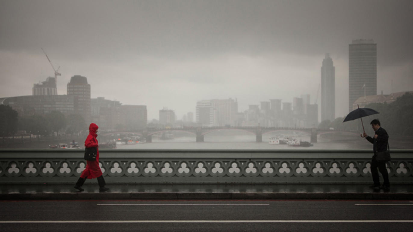 42 glittering photos of London in the rain
