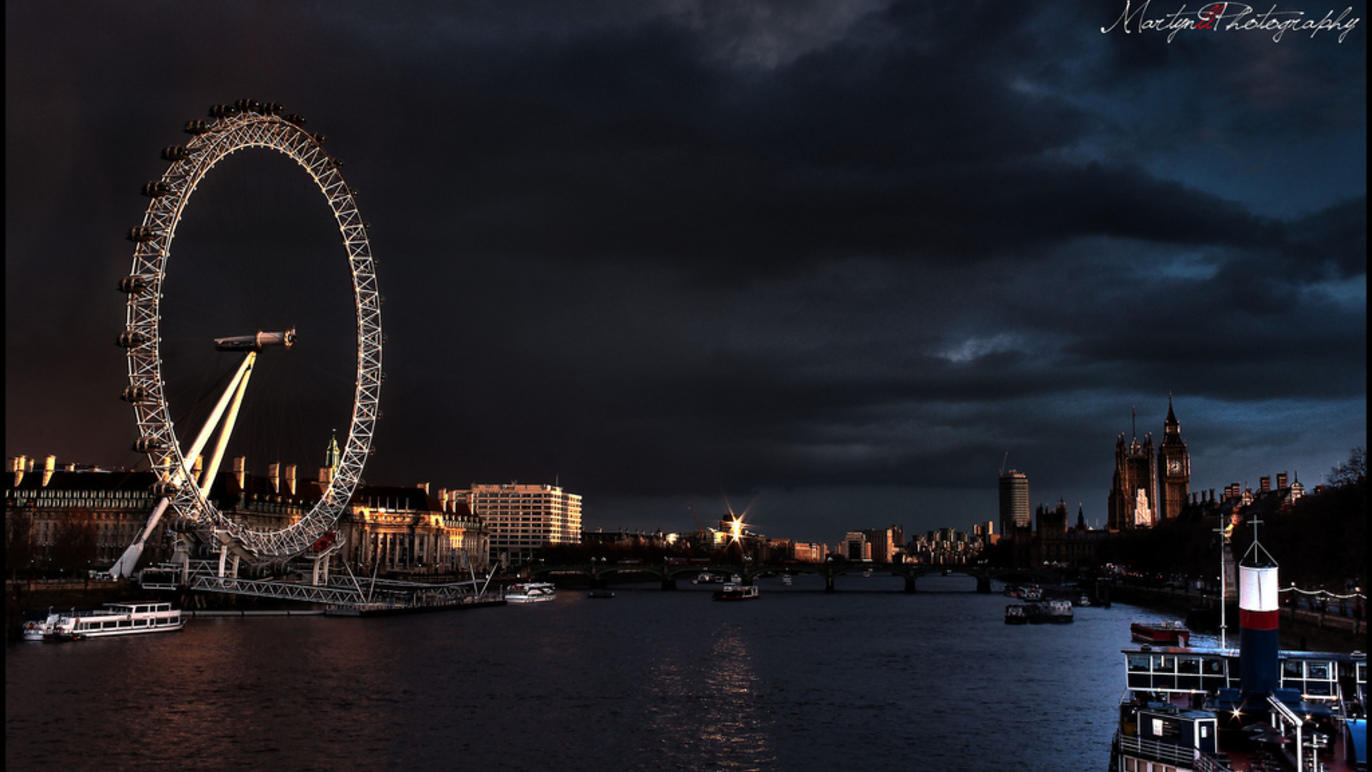 42 glittering photos of London in the rain