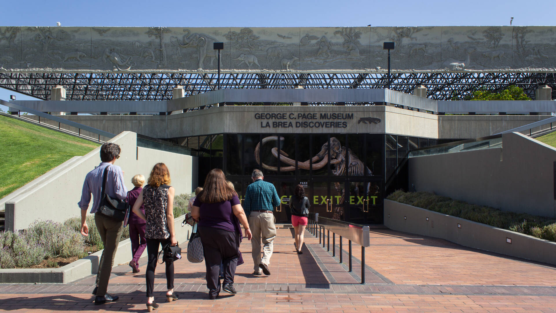 La Brea Tar Pits & Museum | Museums in Miracle Mile, Los Angeles