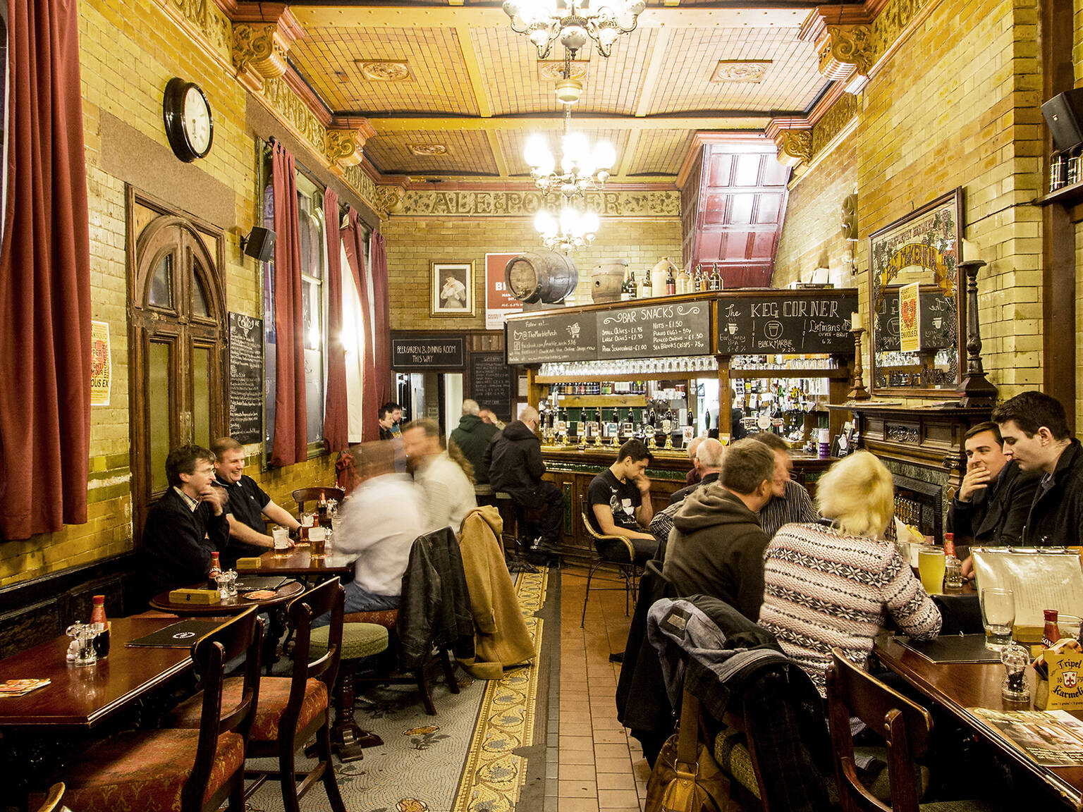 A guide to the best bars and pubs in Manchester