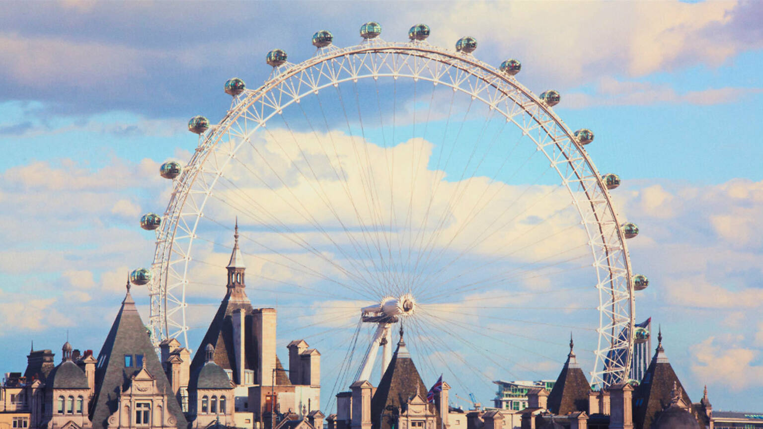 43 evocative photos of London from John Esslinger