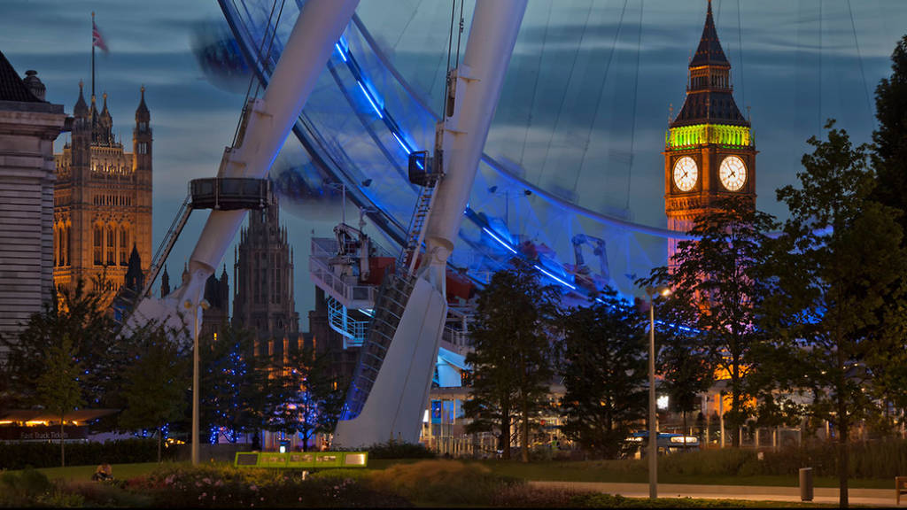 43 evocative photos of London from John Esslinger