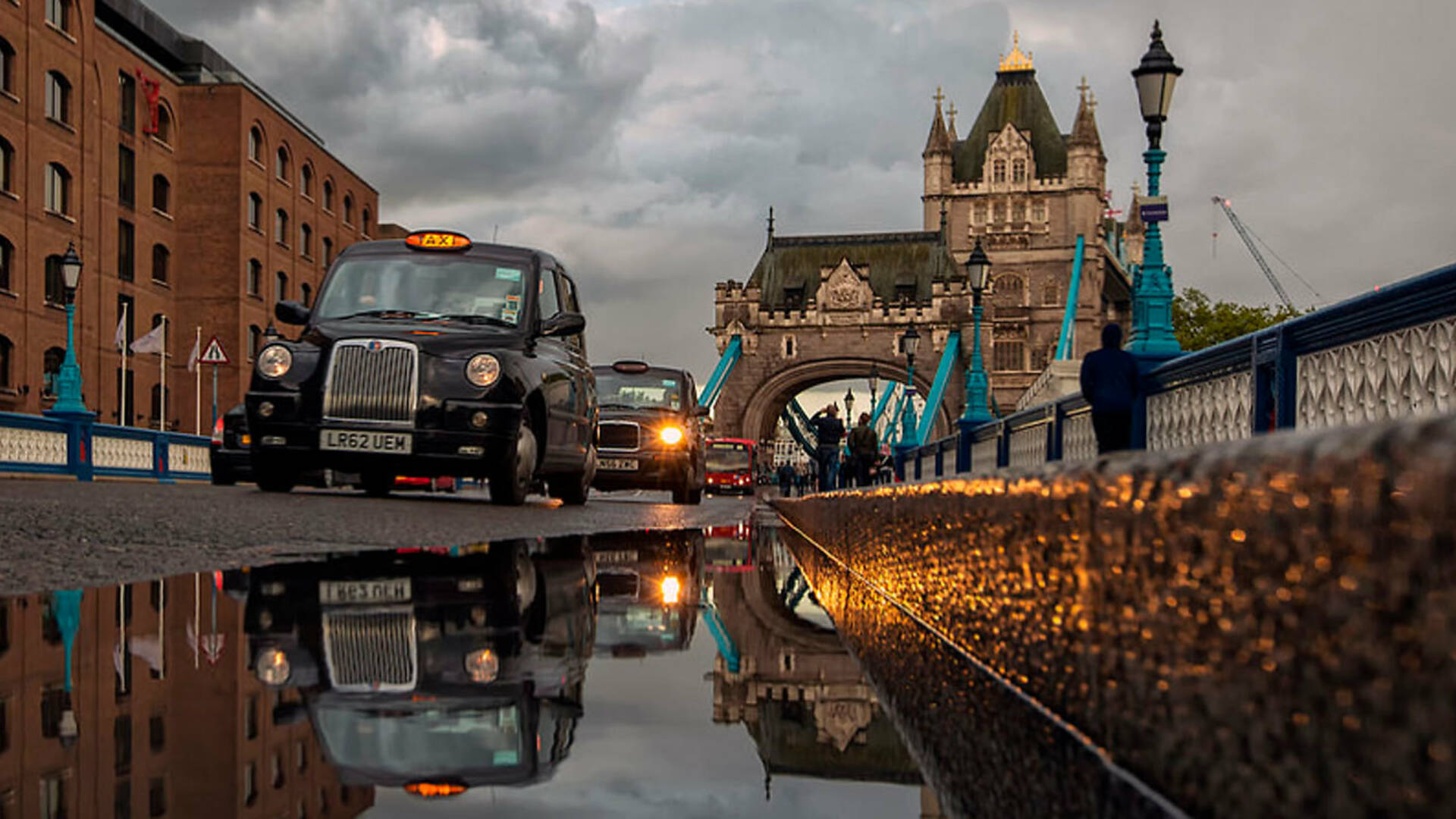 43 evocative photos of London from John Esslinger