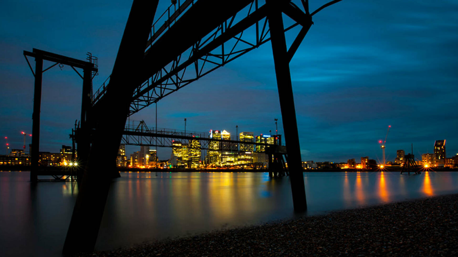 43 evocative photos of London from John Esslinger