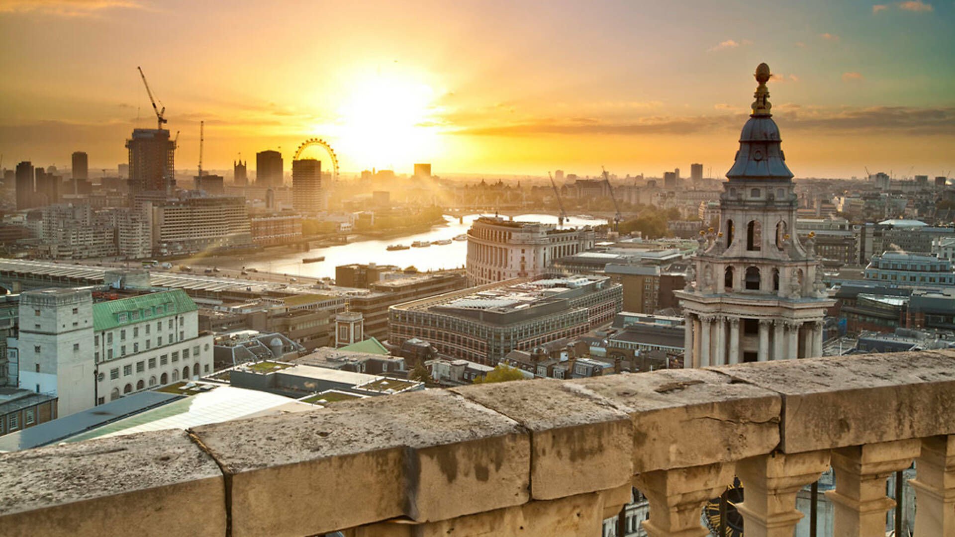 43 evocative photos of London from John Esslinger